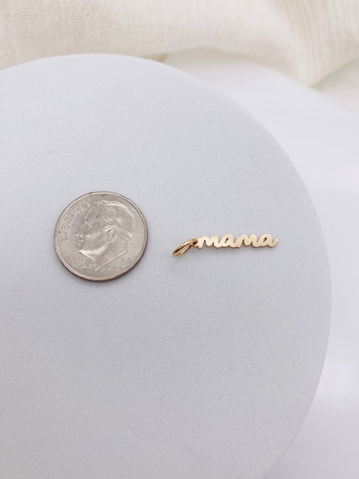 MAMA cut out Charm – Kono & Co.