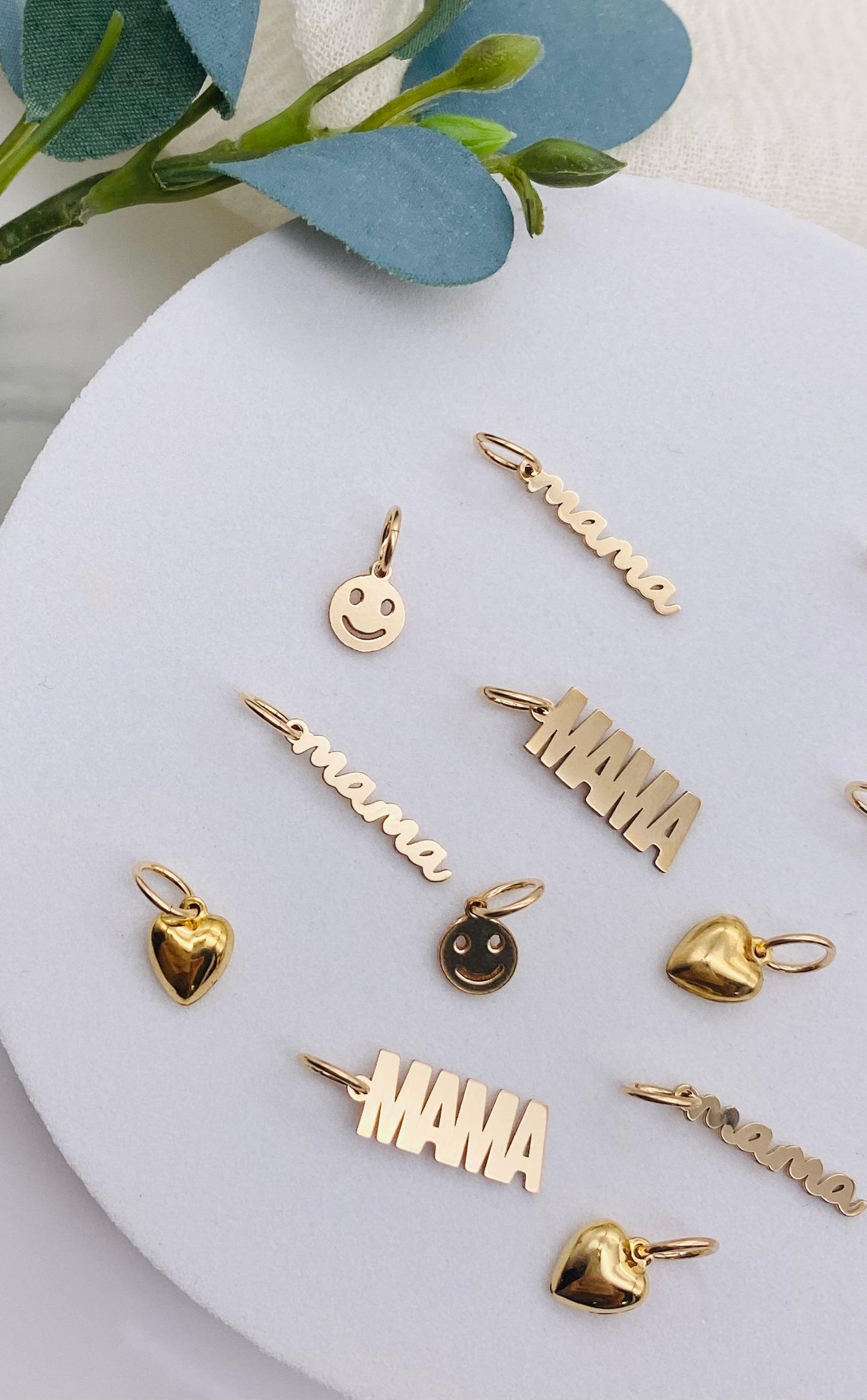 MAMA cut out Charm – Kono & Co.